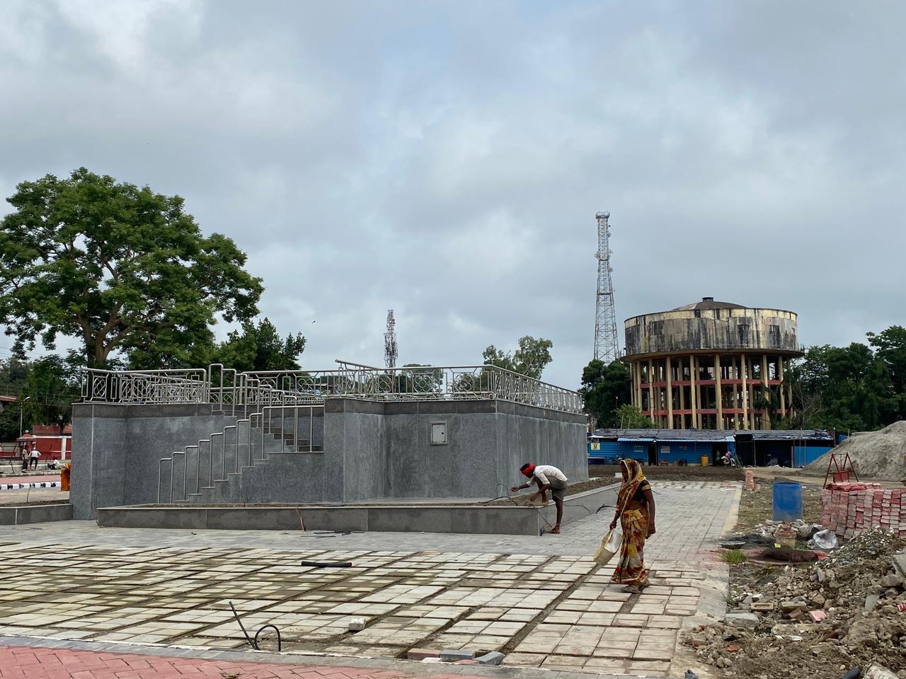 परेड ग्राउंड स्मार्ट हो रहा है लेकिन पानी की टंकी मुहं चिढ़ा रही है ...